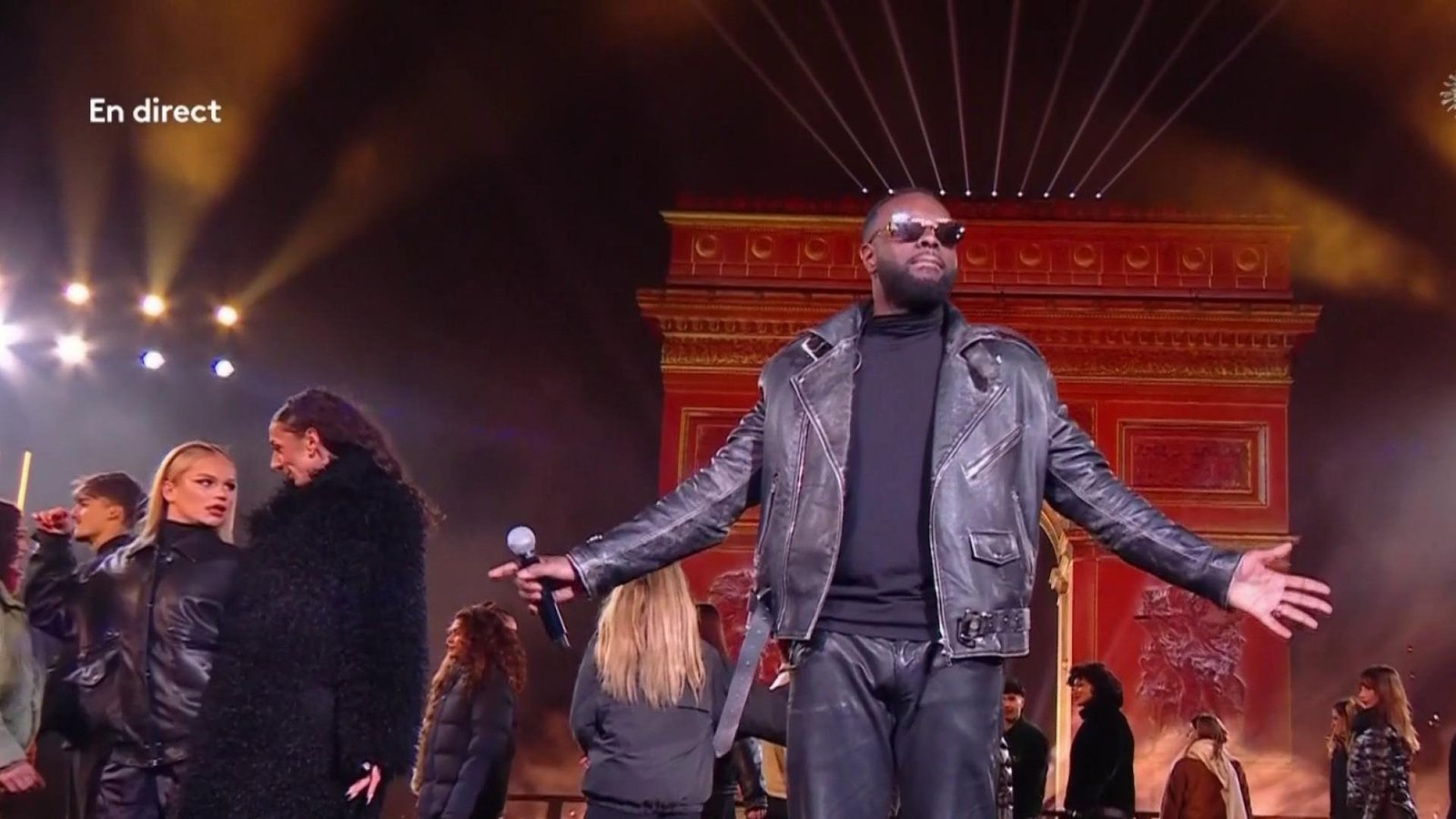 Gims crée la surprise en célébrant le Nouvel An sur France 2, malgré ...